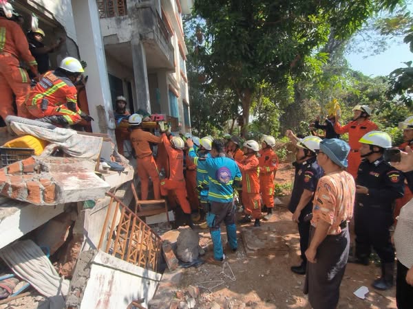 Rescue operations continue in areas affected by earthquake damage ...