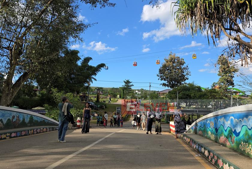 Visitors flock to BE falls (Pwe Kauk Waterfall) Resort in Pyin Oo Lwin ...