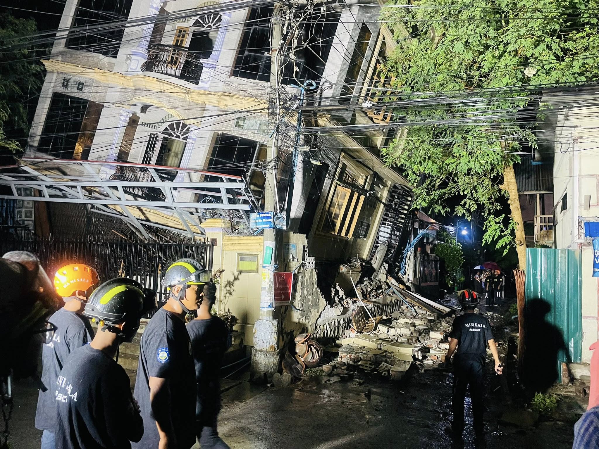 Partially collapsed Mandalay building falls again after heavy rain ...