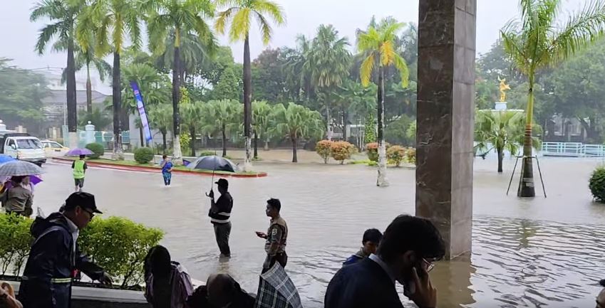 Heavy rains trigger flooding across Yangon | Eleven Media Group Co., Ltd