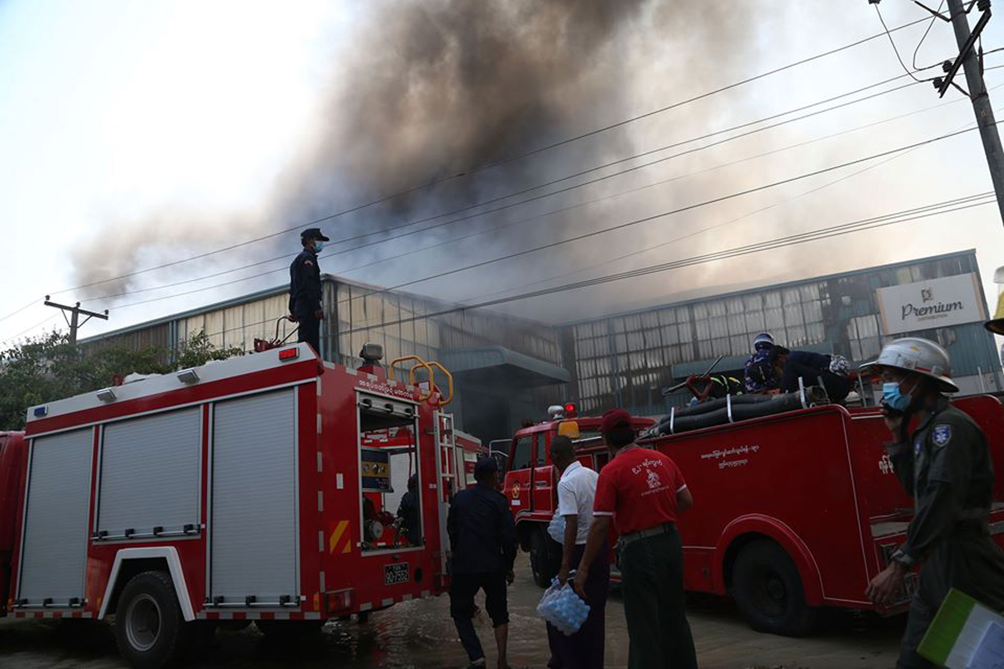 Fire destroys a warehouse in Industrial Zone 1 of Dagon Seikkan ...
