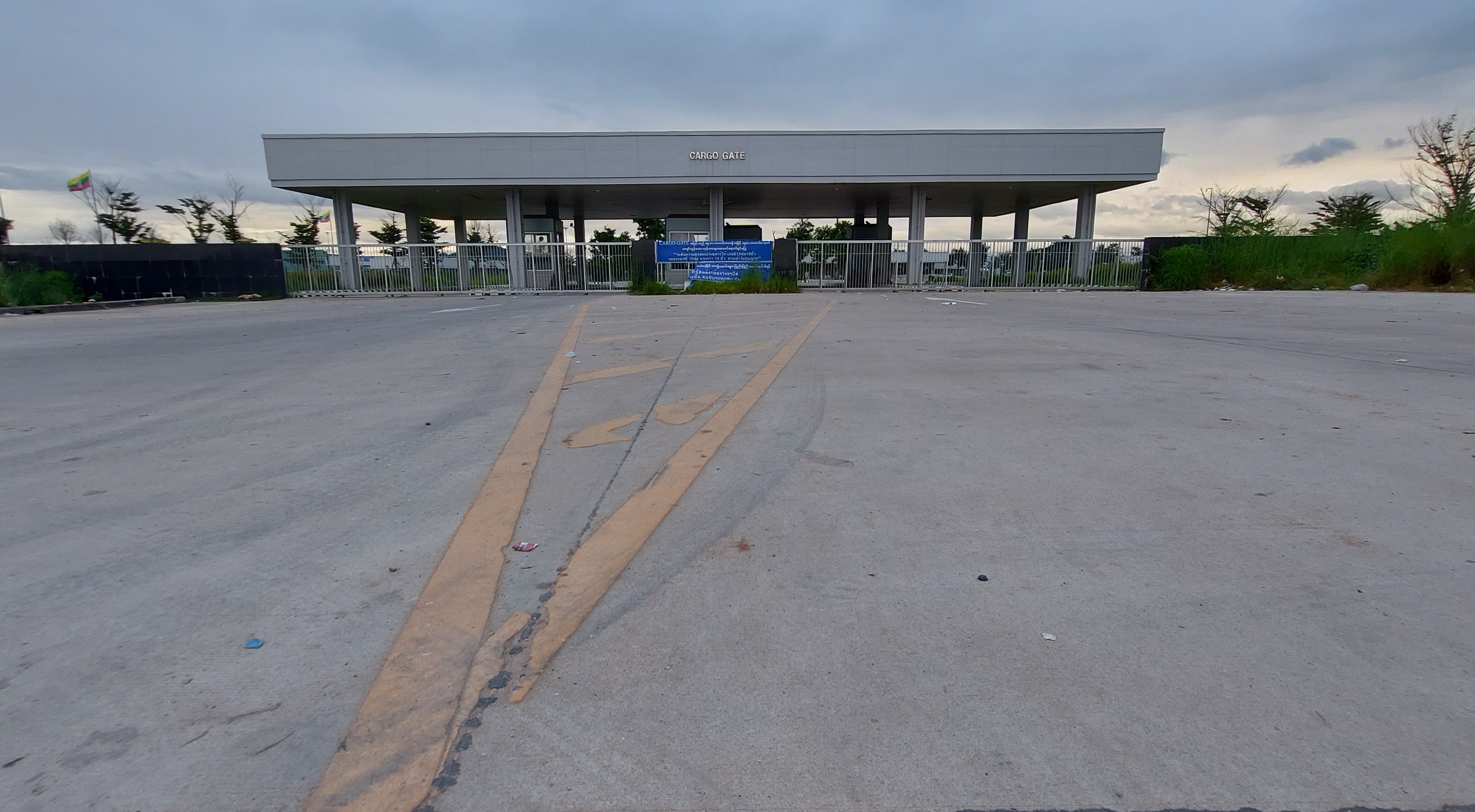 Myawaddy Border trade suspended as No.2 Friendship Bridge closes ...