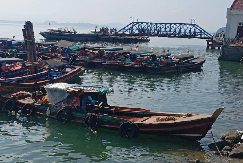 Longtail boats halt Kawthoung–Ranong route after Thai officials demand ...