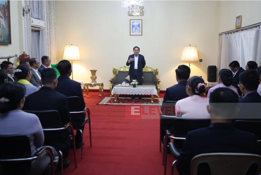 President U Min Aung Hlaing meets Myanmar diplomatic staff, families ...