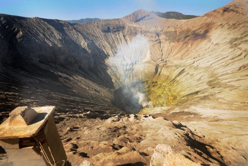 Volcano In West Java Erupts Visitors Banned From Within 1 kilometer Radius AsiaNewsNetwork volcano-in-west-java-erupts-visitors-banned-from-within-1-kilometer-radius-asianewsnetwork